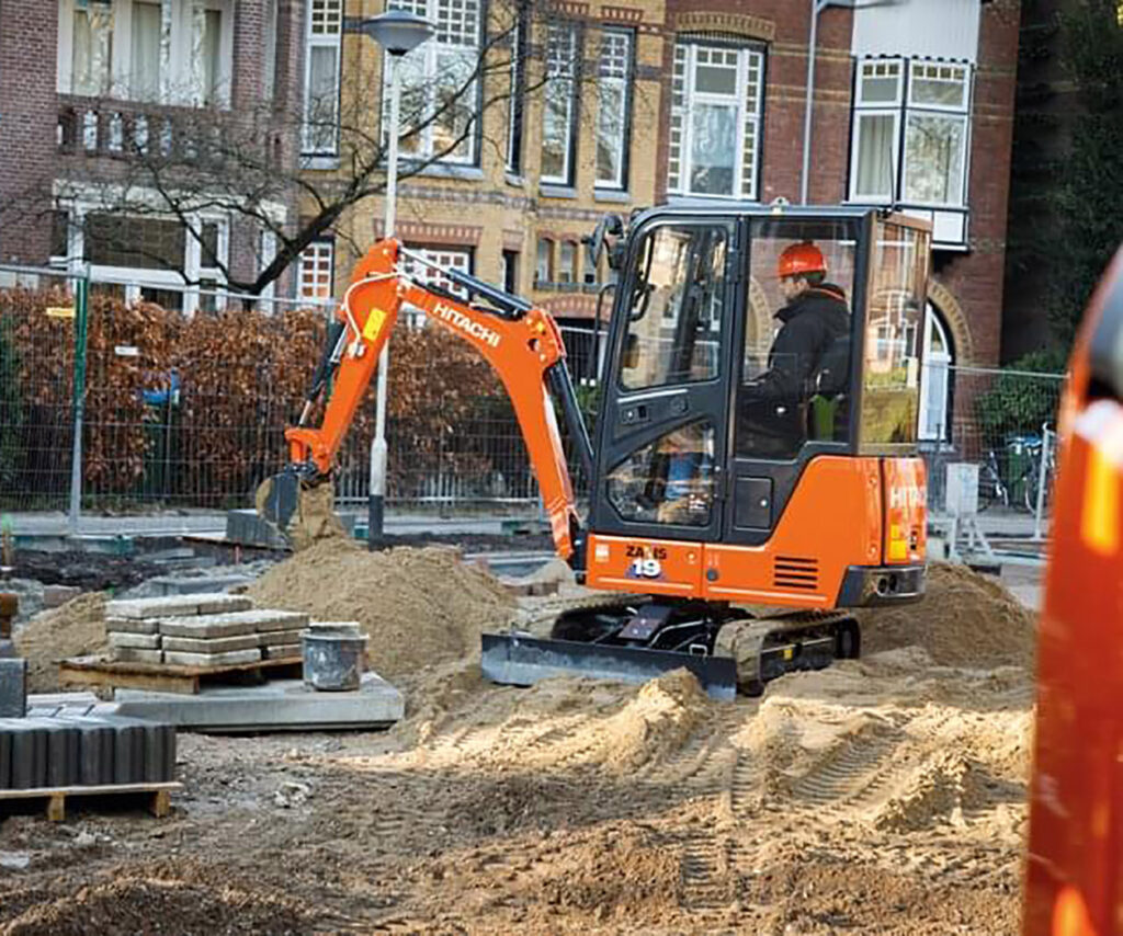 Hitachi 1.5T Mini Digger - Charles Wilson